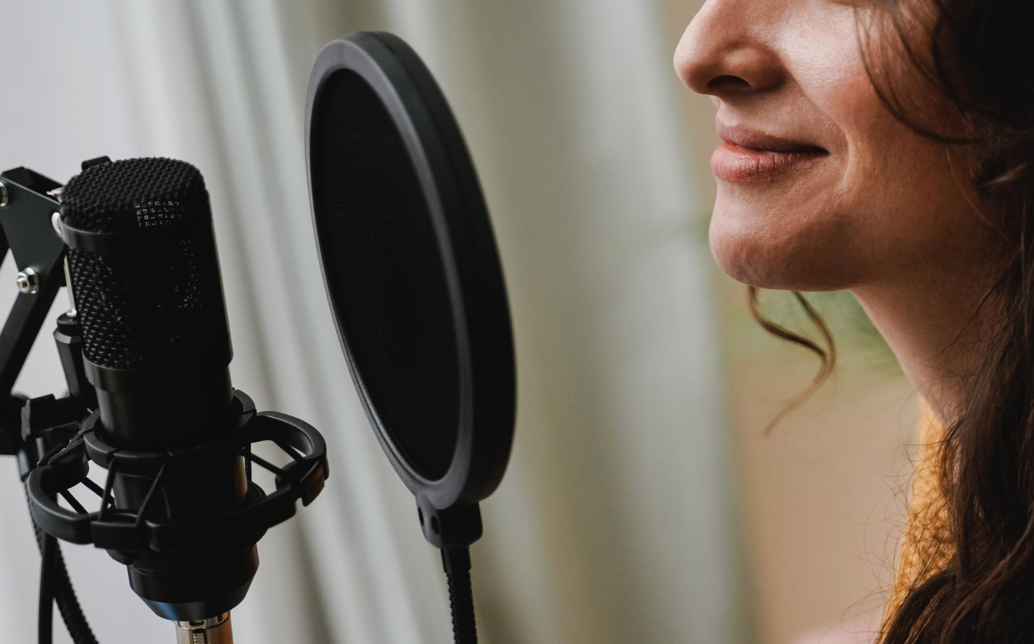 Usos de la voz en off para tus proyectos digitales - Iván Patxi